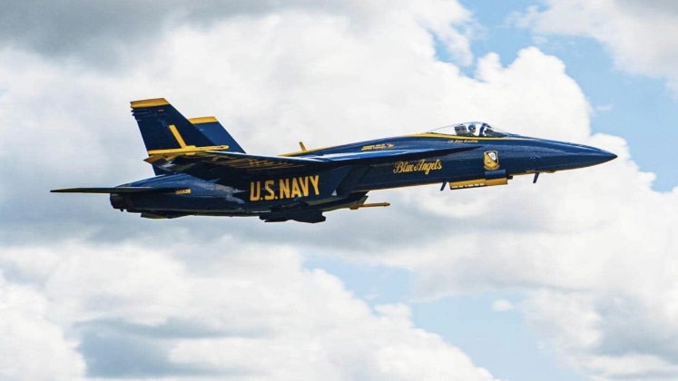 Super Hornet in the Blue Angels: First F-18E Fighter Joins U.S. Navy’s ...