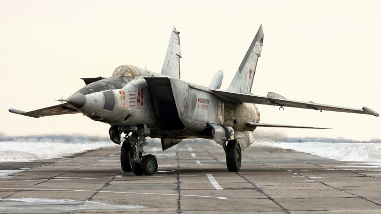 Soviet MiG-25 Foxbat vs. American F-15 Eagle: Which Was Better in Air ...