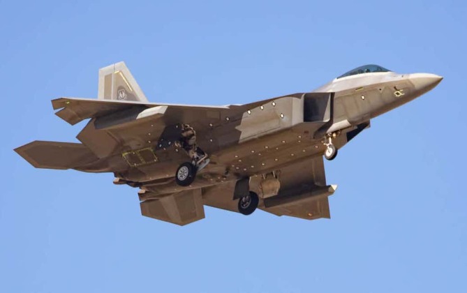 New Stealth Pods on F-22 Raptor Could be Key to Compensating for ...