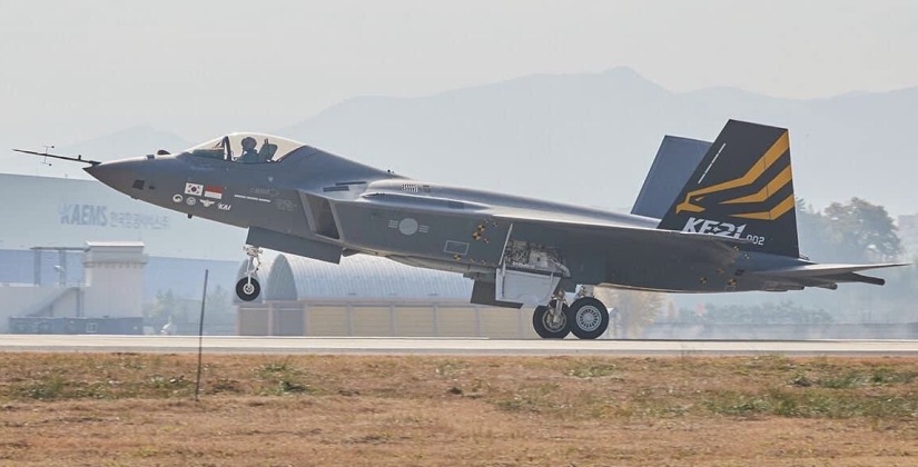 Second Prototype of South Korea’s KF-21 Stealth Fighter Makes First ...